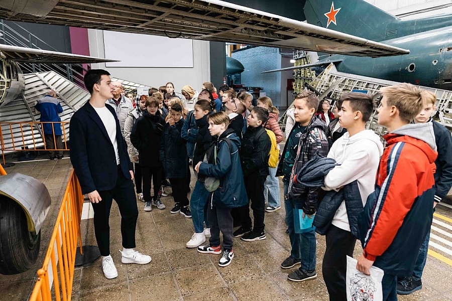 Более 500 школьников посетили МАИ в рамках проекта "Учебный день в городе" - AEX.RU