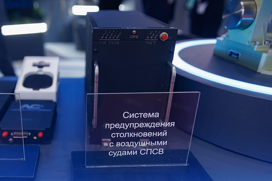 Две российские системы предупреждения столкновения с воздушными судами для серийных SJ-100 ...