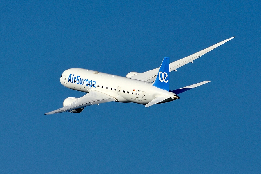 На рейсе из Испании в Уругвай авиакомпании Air Europa при турбулентности пострадали 30 человек ...