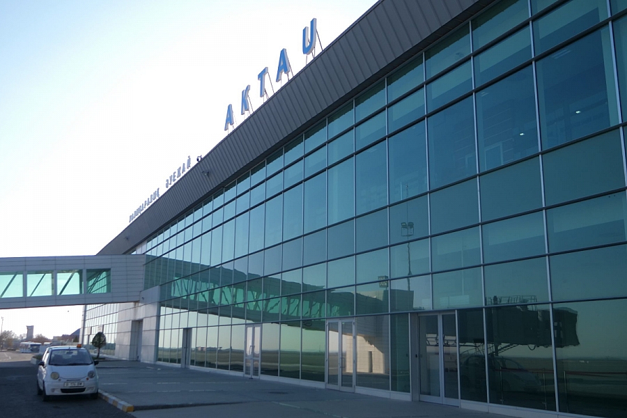 Аэропорт Актау работает в обычном режиме после катастрофы самолета AZAL - AEX.RU