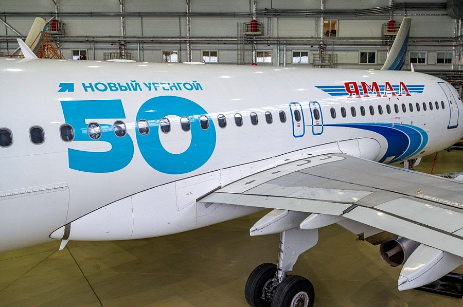 Авиакомпания «Ямал» представила самолет с уникальной расцветкой в честь 50-летия Нового Уренгоя ...