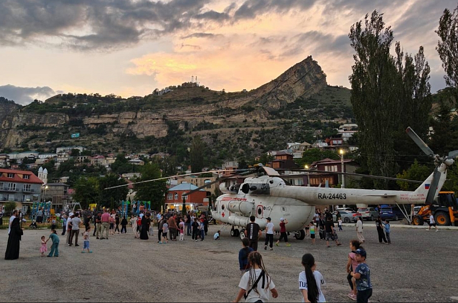 Национальная служба санитарной авиации эвакуировала 14 детей с места ДТП в горах Дагестана - AEX.RU