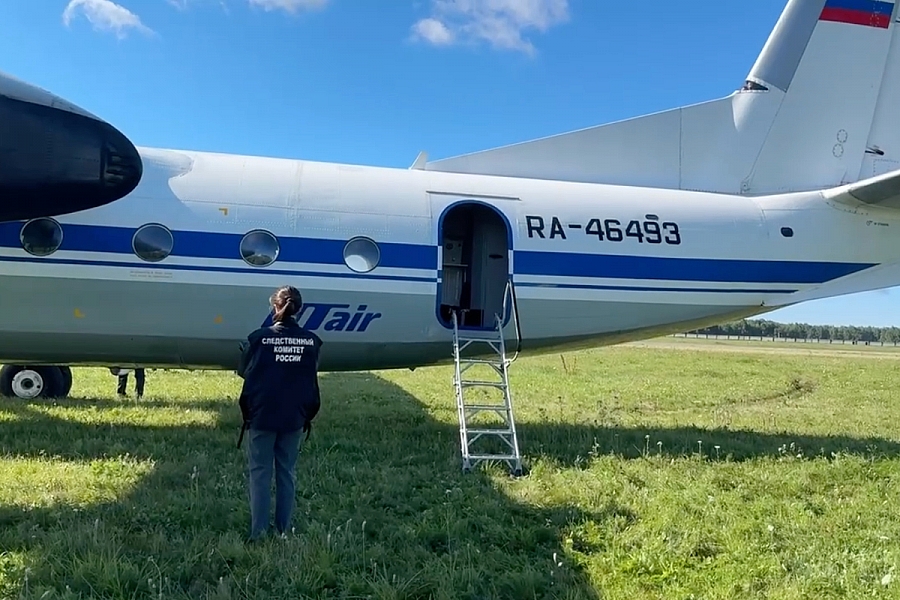 Выкатившийся за пределы ВПП в Тюмени Ан-24 повреждений не получил - AEX.RU