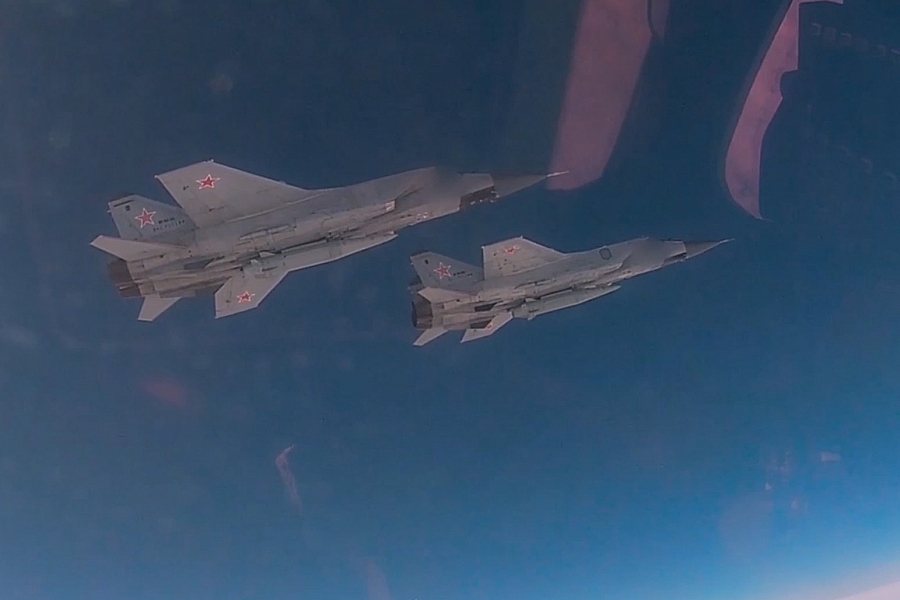 Экипажи МиГ-31 отработали нанесение авиационного удара в рамках учений «Запад-2025» - AEX.RU